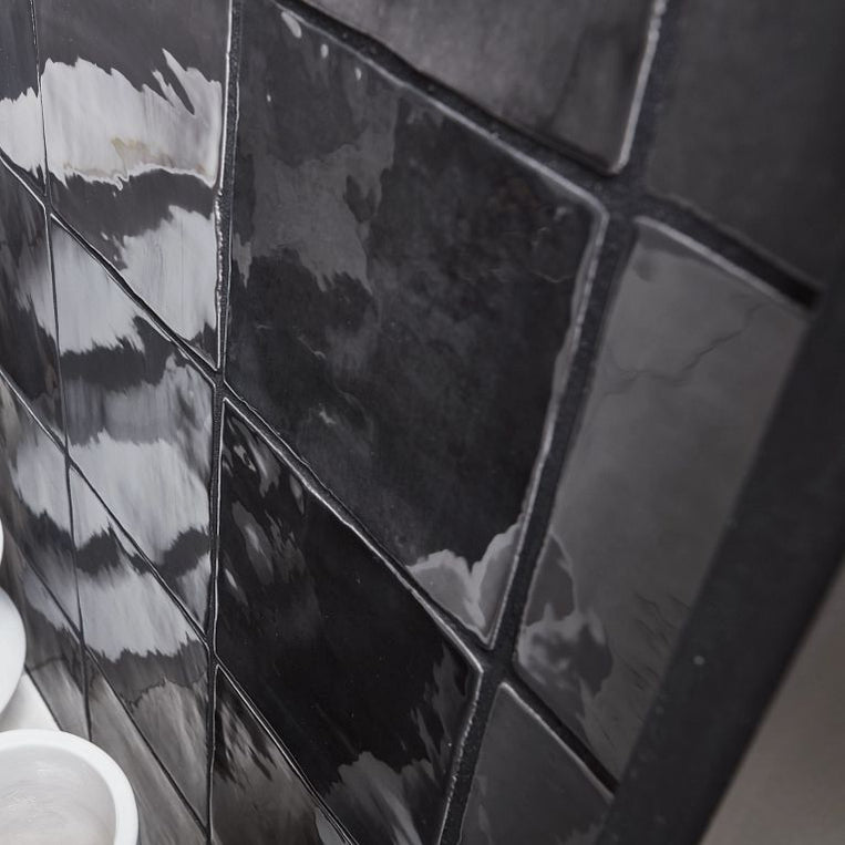 Arizona Tile - Flash 5" x 5" Ceramic Wall Tile - Graphite — Floorzz