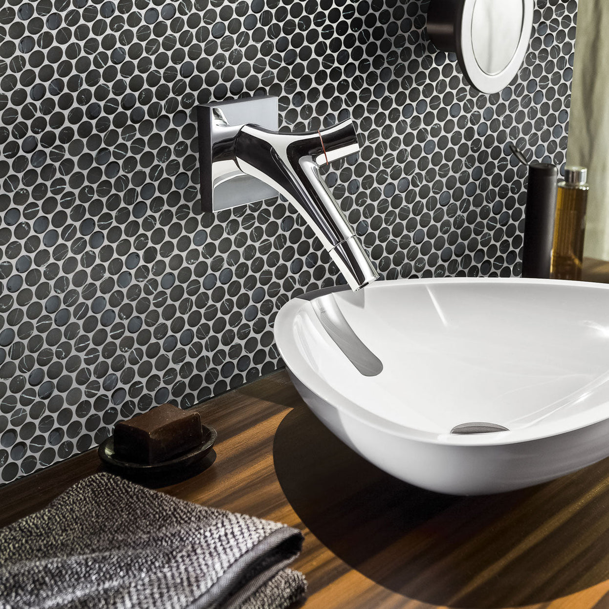 Lungarno - Simple Stone Glass Mosaic - Nero Pennyround — Floorzz